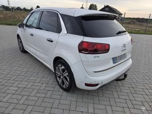 White Citroen c4-picasso 2015 in Taurage, with an engine capacity of 1.56 L and mileage of 191 thousand km for 5200 €, photo 4 on AUTOMOTO.COM.LV