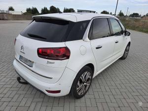 White Citroen c4-picasso 2015 in Taurage, with an engine capacity of 1.56 L and mileage of 191 thousand km for 5200 €, photo 5 on AUTOMOTO.COM.LV