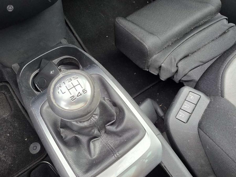 White Citroen c4-picasso 2015 in Taurage, with an engine capacity of 1.56 L and mileage of 191 thousand km for 5200 €, photo 8 on AUTOMOTO.COM.LV