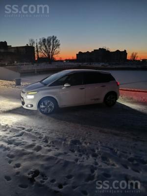 Balts Citroen c4-picasso 2015 Rīga, ar dzinēja tilpumu 1.60 L un nobraukumu 0 tūkst. km par 3250 €, foto  vietnē AUTOMOTO.COM.LV