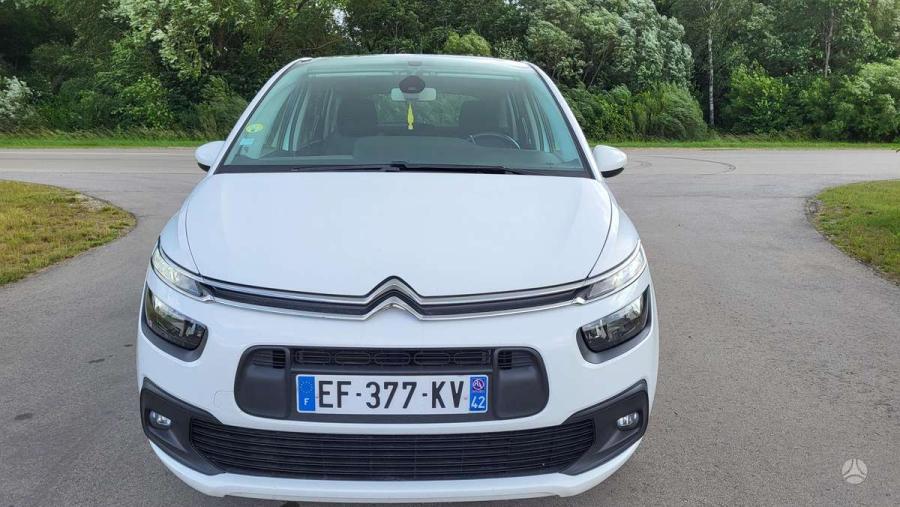 White Citroen c4-picasso 2016 in Taurage, with an engine capacity of 1.56 L and mileage of 206 thousand km for 6200 €, photo 1 on AUTOMOTO.COM.LV