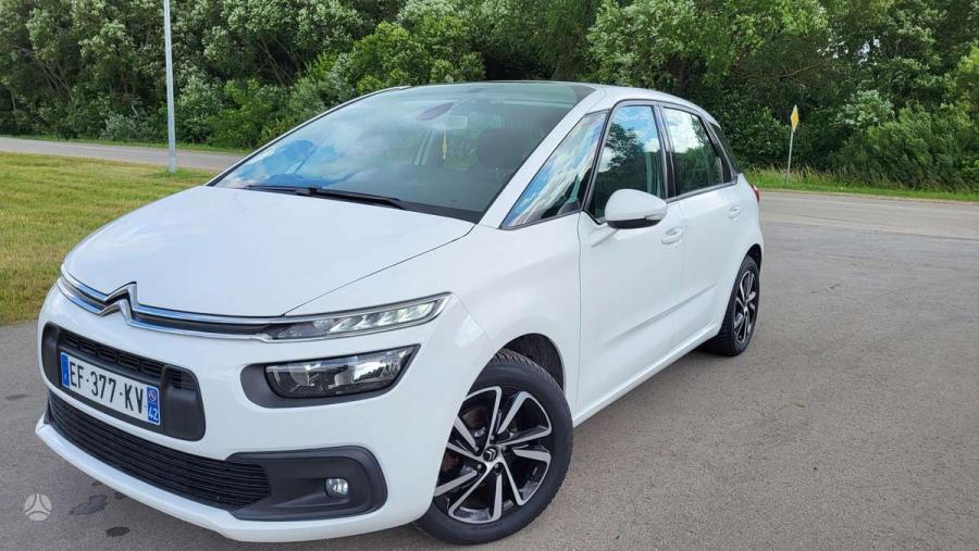 White Citroen c4-picasso 2016 in Taurage, with an engine capacity of 1.56 L and mileage of 206 thousand km for 6200 €, photo 3 on AUTOMOTO.COM.LV