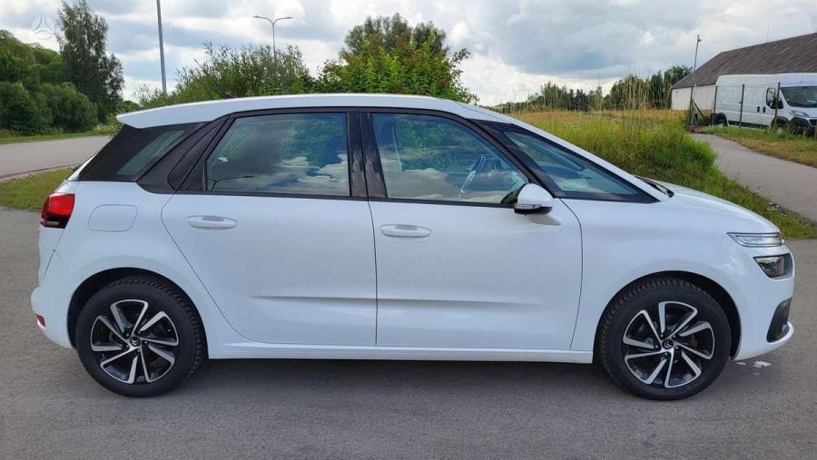 White Citroen c4-picasso 2016 in Taurage, with an engine capacity of 1.56 L and mileage of 206 thousand km for 6200 €, photo 8 on AUTOMOTO.COM.LV