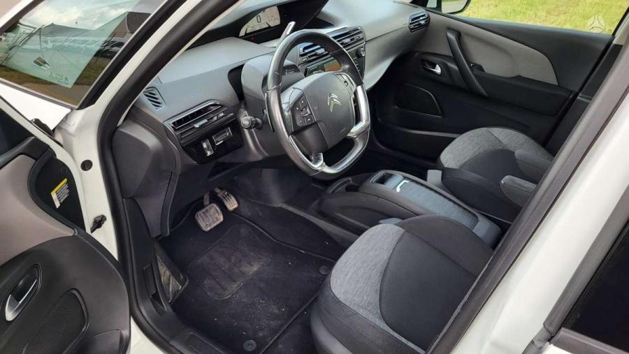 White Citroen c4-picasso 2016 in Taurage, with an engine capacity of 1.56 L and mileage of 206 thousand km for 6200 €, photo 10 on AUTOMOTO.COM.LV