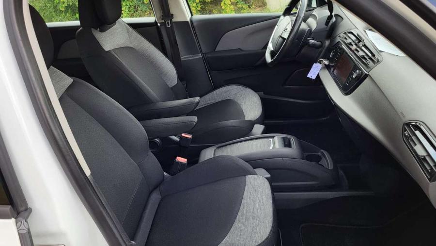 White Citroen c4-picasso 2016 in Taurage, with an engine capacity of 1.56 L and mileage of 206 thousand km for 6200 €, photo 16 on AUTOMOTO.COM.LV