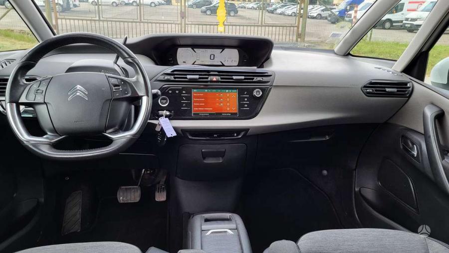 White Citroen c4-picasso 2016 in Taurage, with an engine capacity of 1.56 L and mileage of 206 thousand km for 6200 €, photo 17 on AUTOMOTO.COM.LV