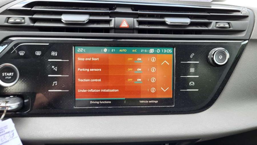 White Citroen c4-picasso 2016 in Taurage, with an engine capacity of 1.56 L and mileage of 206 thousand km for 6200 €, photo 18 on AUTOMOTO.COM.LV