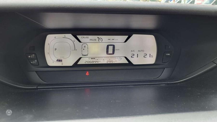 White Citroen c4-picasso 2016 in Taurage, with an engine capacity of 1.56 L and mileage of 206 thousand km for 6200 €, photo 23 on AUTOMOTO.COM.LV