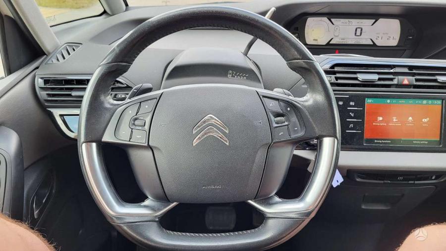White Citroen c4-picasso 2016 in Taurage, with an engine capacity of 1.56 L and mileage of 206 thousand km for 6200 €, photo 24 on AUTOMOTO.COM.LV