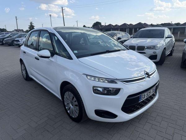 White Citroen c4-picasso 2016 in Taurage, with an engine capacity of 1.56 L and mileage of 269 thousand km for 2950 €, photo 1 on AUTOMOTO.COM.LV