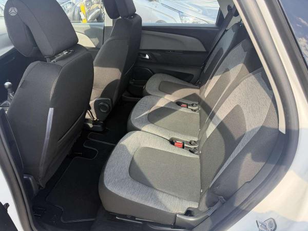 White Citroen c4-picasso 2016 in Taurage, with an engine capacity of 1.56 L and mileage of 269 thousand km for 2950 €, photo 10 on AUTOMOTO.COM.LV