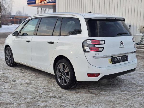 White Citroen c4-picasso 2017 in Rokiskis, with an engine capacity of 1.20 L and mileage of 109 thousand km for 6950 €, photo 3 on AUTOMOTO.COM.LV