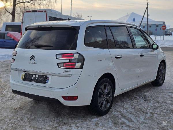 White Citroen c4-picasso 2017 in Rokiskis, with an engine capacity of 1.20 L and mileage of 109 thousand km for 6950 €, photo 4 on AUTOMOTO.COM.LV