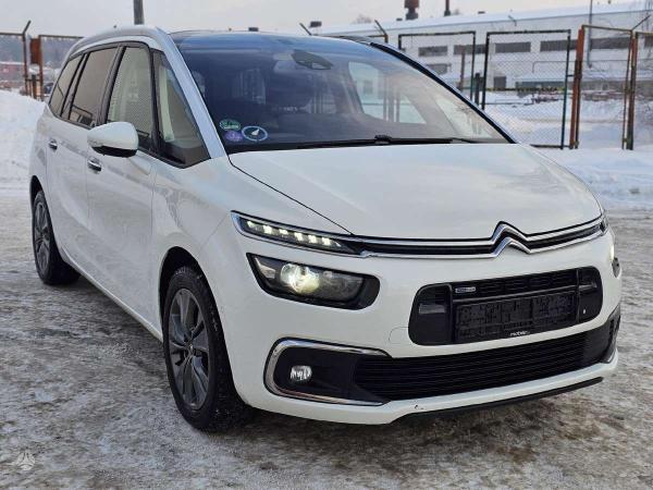 White Citroen c4-picasso 2017 in Rokiskis, with an engine capacity of 1.20 L and mileage of 109 thousand km for 6950 €, photo 5 on AUTOMOTO.COM.LV