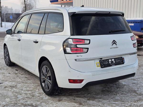 White Citroen c4-picasso 2017 in Rokiskis, with an engine capacity of 1.20 L and mileage of 109 thousand km for 6950 €, photo 7 on AUTOMOTO.COM.LV