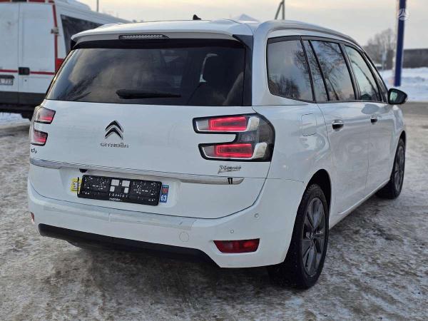 White Citroen c4-picasso 2017 in Rokiskis, with an engine capacity of 1.20 L and mileage of 109 thousand km for 6950 €, photo 8 on AUTOMOTO.COM.LV