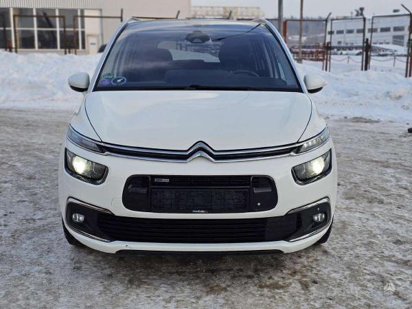 White Citroen c4-picasso 2017 in Rokiskis, with an engine capacity of 1.20 L and mileage of 109 thousand km for 6950 €, photo 9 on AUTOMOTO.COM.LV