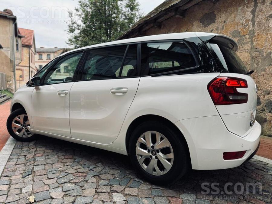 White Citroen c4-picasso 2017 in Cesis, with an engine capacity of 1.20 L and mileage of 0 thousand km for 7500 €, photo 9 on AUTOMOTO.COM.LV