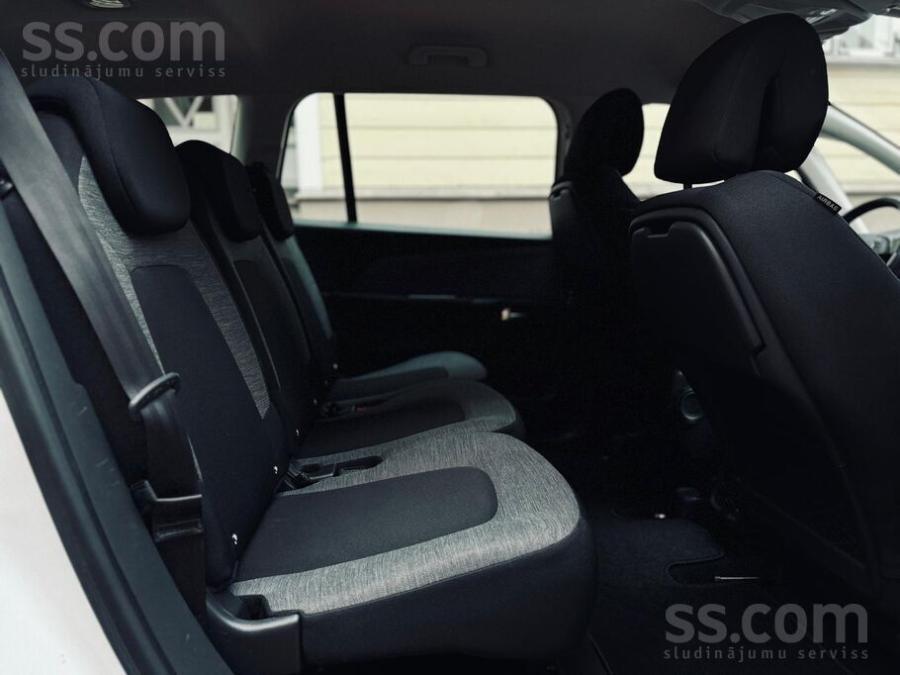 White Citroen c4-picasso 2017 in Cesis, with an engine capacity of 1.20 L and mileage of 0 thousand km for 7500 €, photo 13 on AUTOMOTO.COM.LV
