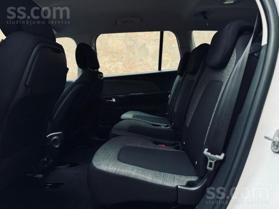 White Citroen c4-picasso 2017 in Cesis, with an engine capacity of 1.20 L and mileage of 0 thousand km for 7500 €, photo 14 on AUTOMOTO.COM.LV
