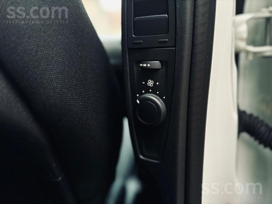 White Citroen c4-picasso 2017 in Cesis, with an engine capacity of 1.20 L and mileage of 0 thousand km for 7500 €, photo 17 on AUTOMOTO.COM.LV