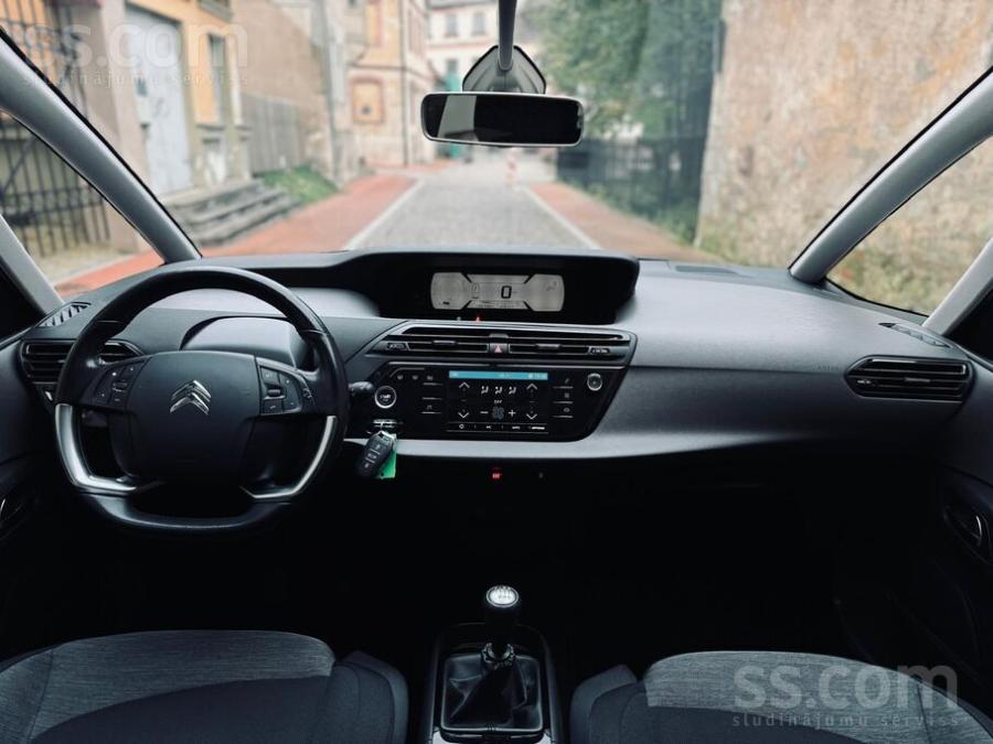 White Citroen c4-picasso 2017 in Cesis, with an engine capacity of 1.20 L and mileage of 0 thousand km for 7500 €, photo 19 on AUTOMOTO.COM.LV