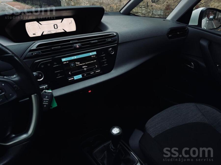 White Citroen c4-picasso 2017 in Cesis, with an engine capacity of 1.20 L and mileage of 0 thousand km for 7500 €, photo 21 on AUTOMOTO.COM.LV