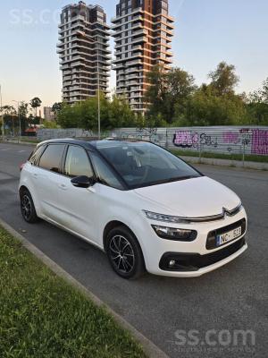 White Citroen c4-picasso 2017 in Riga, with an engine capacity of 1.60 L and mileage of 190 thousand km for 6300 €, photo 4 on AUTOMOTO.COM.LV