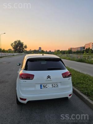 White Citroen c4-picasso 2017 in Riga, with an engine capacity of 1.60 L and mileage of 190 thousand km for 6300 €, photo 7 on AUTOMOTO.COM.LV