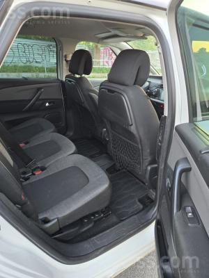 White Citroen c4-picasso 2017 in Riga, with an engine capacity of 1.60 L and mileage of 190 thousand km for 6300 €, photo 10 on AUTOMOTO.COM.LV