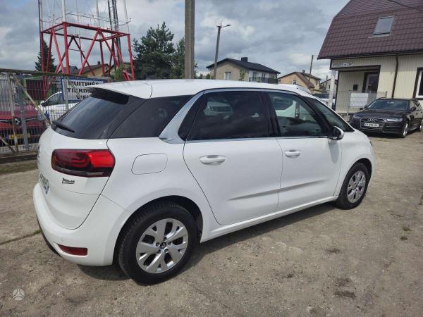 White Citroen c4-picasso 2017 in Taurage, with an engine capacity of 1.20 L and mileage of 155 thousand km for 4300 €, photo 3 on AUTOMOTO.COM.LV