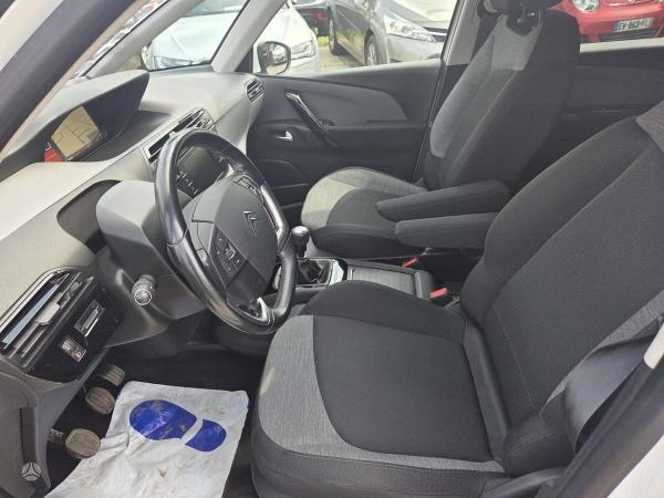 White Citroen c4-picasso 2017 in Taurage, with an engine capacity of 1.20 L and mileage of 155 thousand km for 4300 €, photo 7 on AUTOMOTO.COM.LV