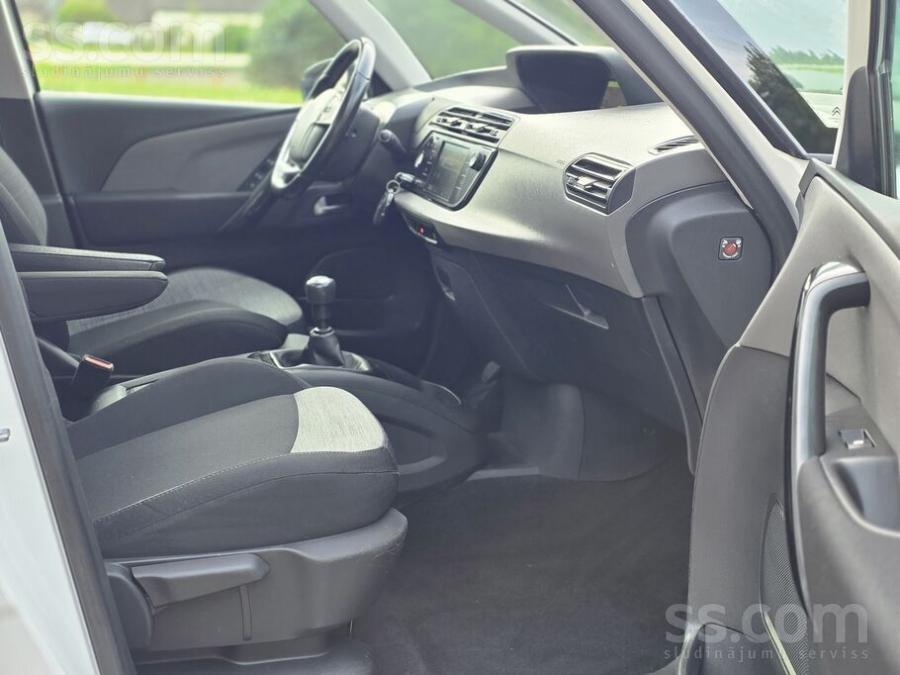 Balts Citroen c4-picasso 2017 Liepāja, ar dzinēja tilpumu 1.20 L un nobraukumu 117 tūkst. km par 6790 €, foto 14 vietnē AUTOMOTO.COM.LV