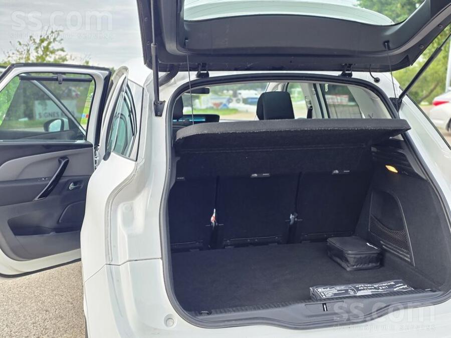 Balts Citroen c4-picasso 2017 Liepāja, ar dzinēja tilpumu 1.20 L un nobraukumu 117 tūkst. km par 6790 €, foto 21 vietnē AUTOMOTO.COM.LV