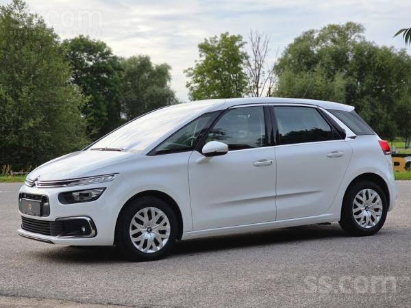 Citroen c4-picasso 2017 in Liepaja on AUTOMOTO.COM.LV White Citroen c4-picasso 2017 in Liepaja, with an engine capacity of 1.20 L and mileage of 117 thousand km for 6790 €, photo 4 on AUTOMOTO.COM.LV