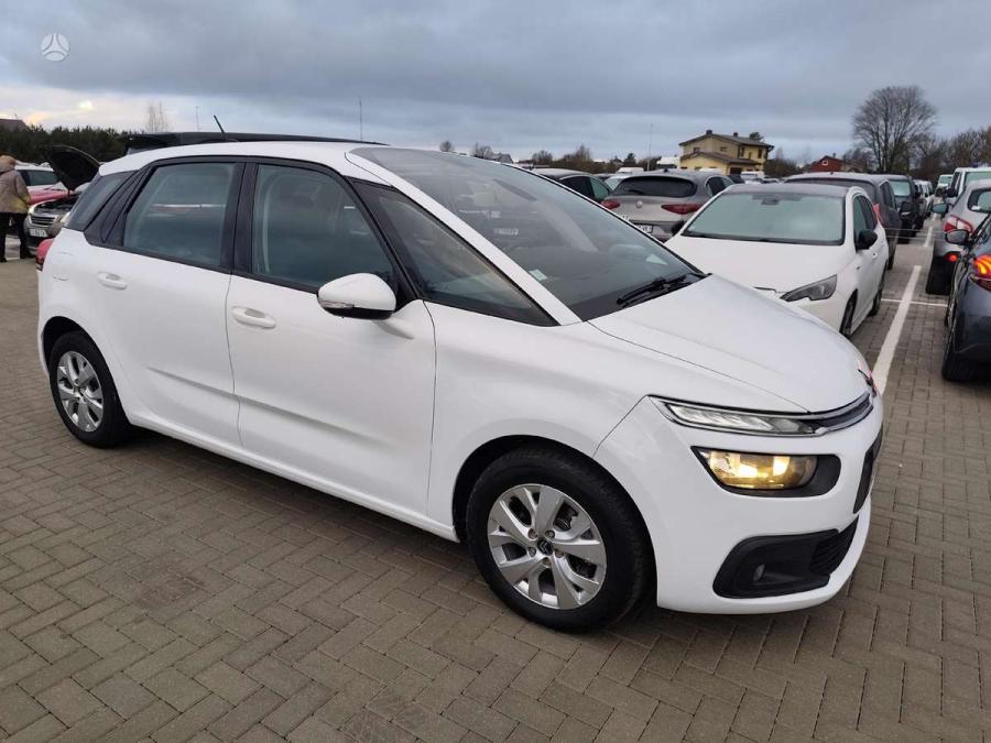 White Citroen c4-picasso 2018 in Taurage, with an engine capacity of 1.56 L and mileage of 202 thousand km for 5700 €, photo 2 on AUTOMOTO.COM.LV