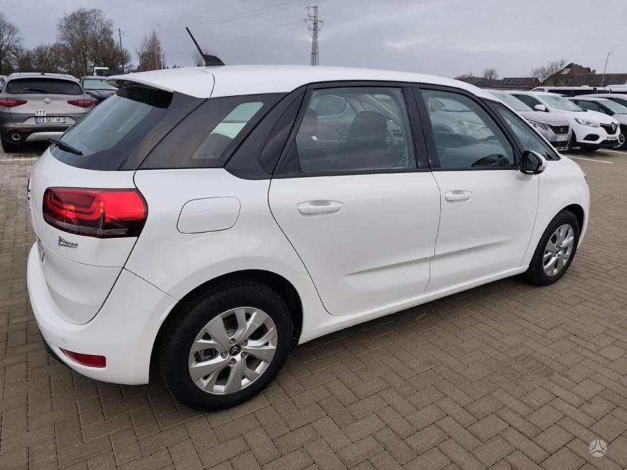 White Citroen c4-picasso 2018 in Taurage, with an engine capacity of 1.56 L and mileage of 202 thousand km for 5700 €, photo 4 on AUTOMOTO.COM.LV