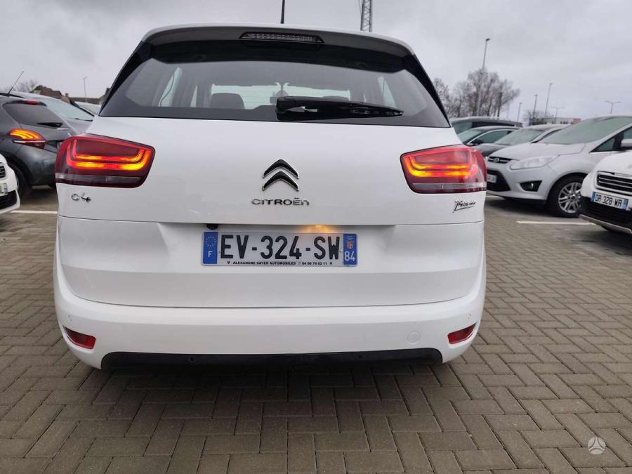 White Citroen c4-picasso 2018 in Taurage, with an engine capacity of 1.56 L and mileage of 202 thousand km for 5700 €, photo 6 on AUTOMOTO.COM.LV