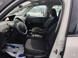 White Citroen c4-picasso 2018 in Taurage, with an engine capacity of 1.56 L and mileage of 202 thousand km for 5700 €, photo 11 on AUTOMOTO.COM.LV