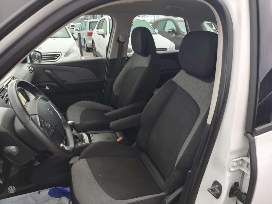 White Citroen c4-picasso 2018 in Taurage, with an engine capacity of 1.56 L and mileage of 202 thousand km for 5700 €, photo 12 on AUTOMOTO.COM.LV