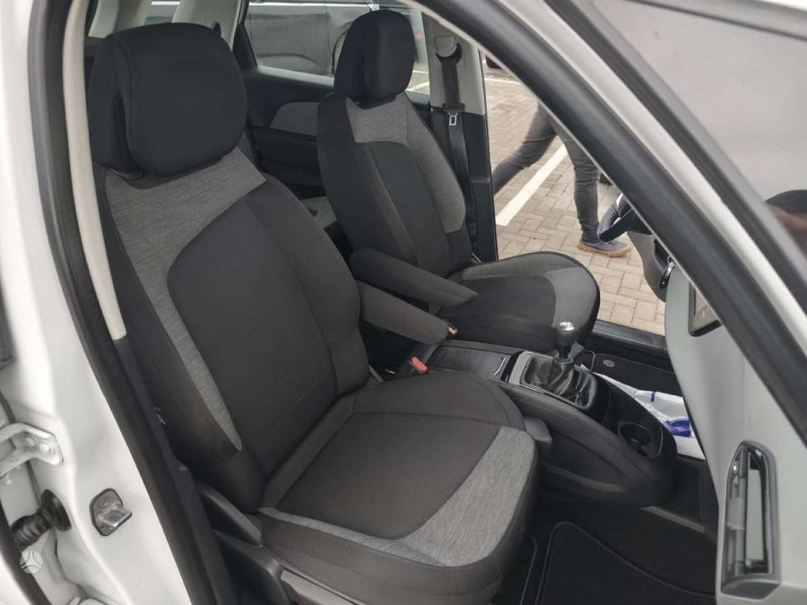 White Citroen c4-picasso 2018 in Taurage, with an engine capacity of 1.56 L and mileage of 202 thousand km for 5700 €, photo 13 on AUTOMOTO.COM.LV