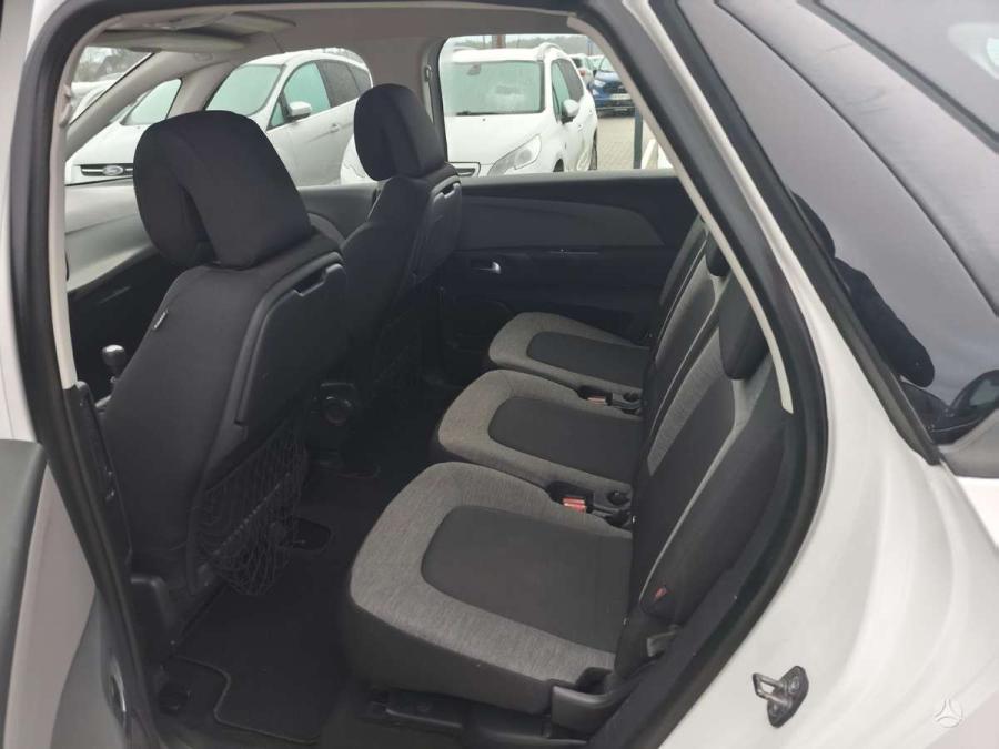 White Citroen c4-picasso 2018 in Taurage, with an engine capacity of 1.56 L and mileage of 202 thousand km for 5700 €, photo 15 on AUTOMOTO.COM.LV