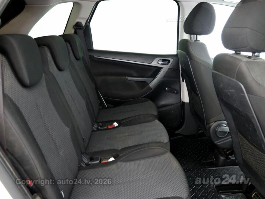 Balts Citroen c4-picasso 2013 Tallina, ar dzinēja tilpumu 1.60 L un nobraukumu 267 tūkst. km par 1999 €, foto 7 vietnē AUTOMOTO.COM.LV