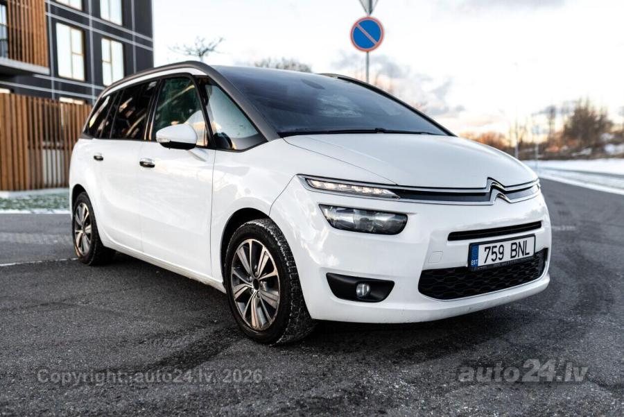 White Citroen c4-picasso 2015 in Tallinn, with an engine capacity of 2.00 L and mileage of 335 thousand km for 4990 €, photo 1 on AUTOMOTO.COM.LV