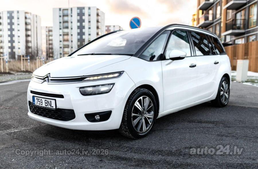 White Citroen c4-picasso 2015 in Tallinn, with an engine capacity of 2.00 L and mileage of 335 thousand km for 4990 €, photo 3 on AUTOMOTO.COM.LV