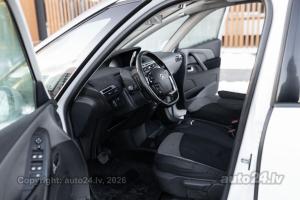 White Citroen c4-picasso 2015 in Tallinn, with an engine capacity of 2.00 L and mileage of 335 thousand km for 4990 €, photo 7 on AUTOMOTO.COM.LV