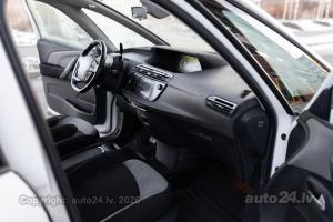 White Citroen c4-picasso 2015 in Tallinn, with an engine capacity of 2.00 L and mileage of 335 thousand km for 4990 €, photo 11 on AUTOMOTO.COM.LV