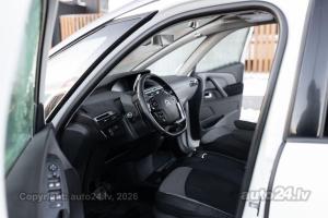 White Citroen c4-picasso 2015 in Tallinn, with an engine capacity of 2.00 L and mileage of 335 thousand km for 4990 €, photo 13 on AUTOMOTO.COM.LV