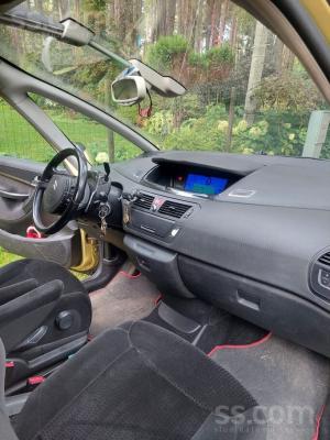 Yellow Citroen c4-picasso 2008 in Jurmala, with an engine capacity of 1.60 L and mileage of 270 thousand km for 2200 €, photo 3 on AUTOMOTO.COM.LV