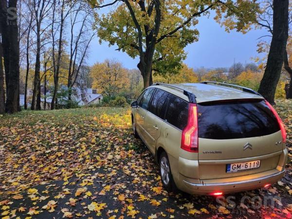 Yellow Citroen c4-picasso 2007 in Riga, with an engine capacity of 2.00 L and mileage of 300 thousand km for 1800 €, photo 5 on AUTOMOTO.COM.LV